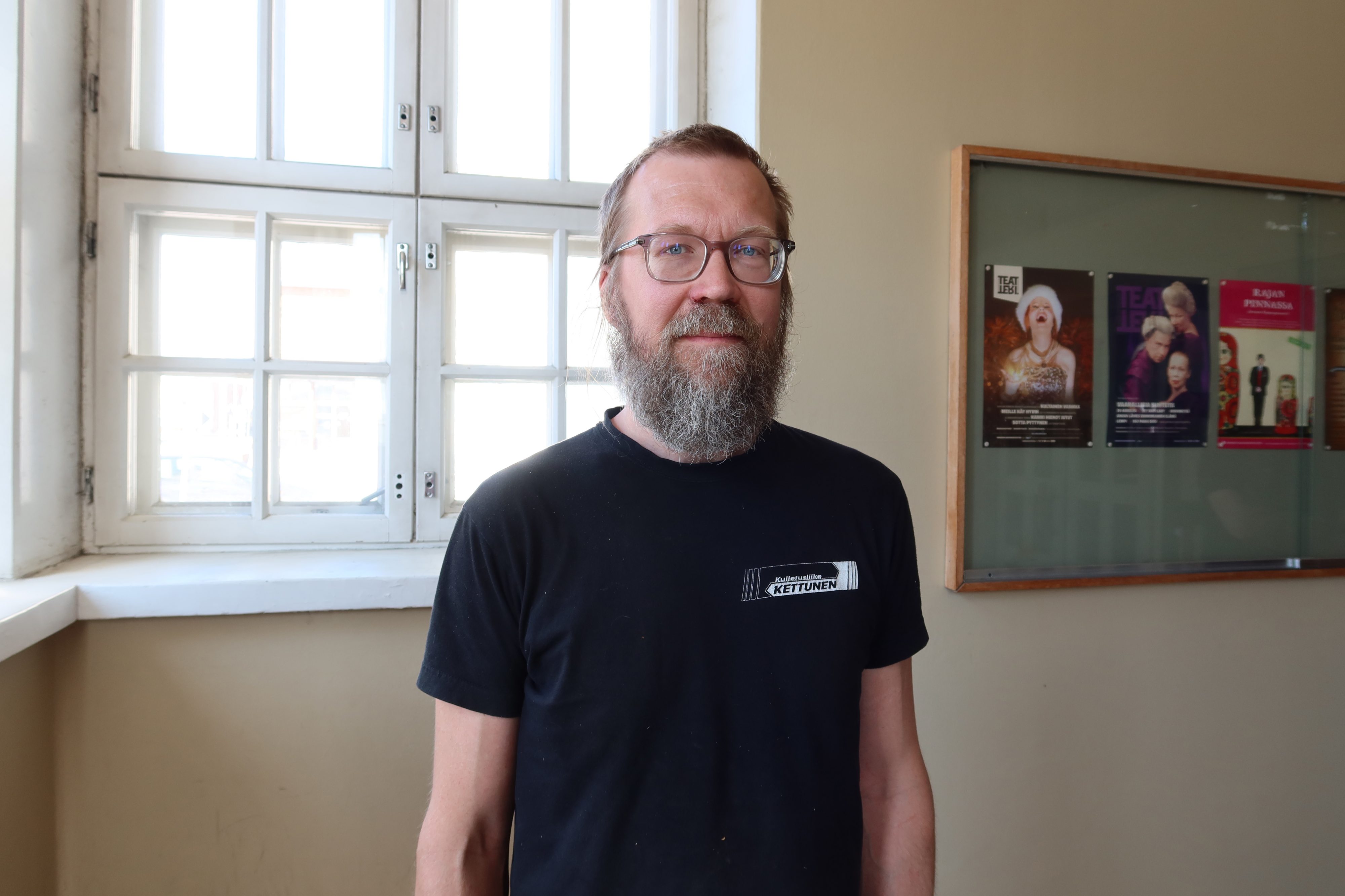 Harri Asikainen teatteriteknikoksi Joensuun teatterille
